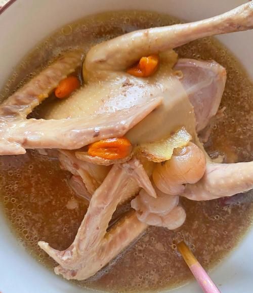 产妇鸽子汤怎么炖好喝又营养_产妇鸽子汤炖多久最佳-第1张图片-山城妙识