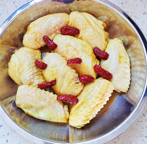 烤鸡中翅怎么腌制_烤鸡中翅腌制多久才入味-第2张图片-山城妙识