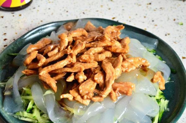 肉丝拉皮怎么摆盘好看_肉丝拉皮摆盘技巧-第2张图片-山城妙识 肉丝拉皮怎么摆盘好看_肉丝拉皮摆盘技巧-第2张图片-山城妙识