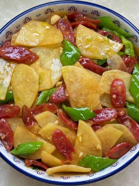 怎么炒腊肉好吃又简单_腊肉怎么炒不柴又香-第3张图片-山城妙识