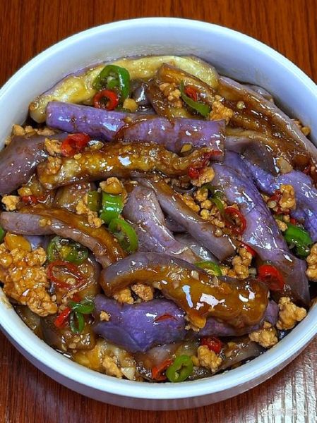 茄子怎么烧不吸油_烧茄子要不要先炸-第1张图片-山城妙识 茄子怎么烧不吸油_烧茄子要不要先炸-第1张图片-山城妙识