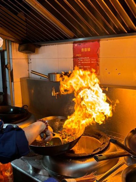 高级厨师炒菜视频_如何在家复刻大师级锅气-第1张图片-山城妙识