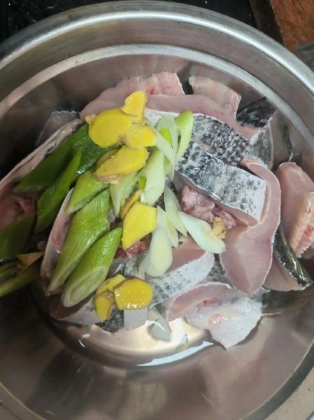 乌鱼汤怎么做给病人喝_乌鱼汤适合术后恢复吗-第3张图片-山城妙识 乌鱼汤怎么做给病人喝_乌鱼汤适合术后恢复吗-第3张图片-山城妙识