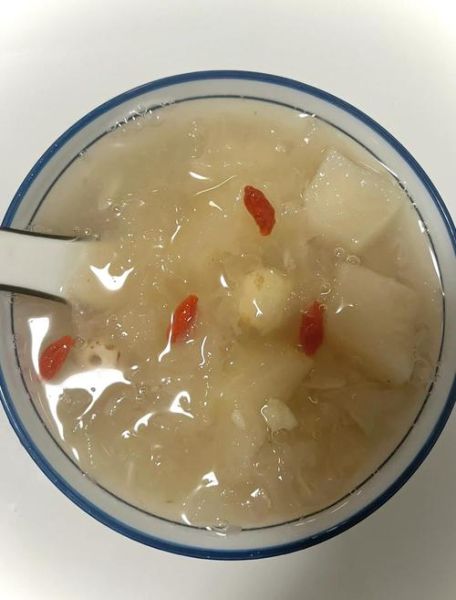 银耳雪梨汤怎么熬_银耳雪梨汤做法-第3张图片-山城妙识 银耳雪梨汤怎么熬_银耳雪梨汤做法-第3张图片-山城妙识