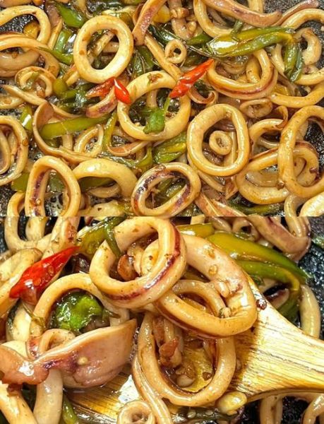 青椒炒鱿鱼圈怎么做_鱿鱼圈焯水几分钟-第2张图片-山城妙识