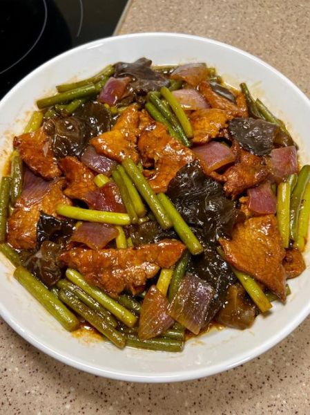 蒜苔炒什么菜最好吃_蒜苔炒肉做法大全-第1张图片-山城妙识