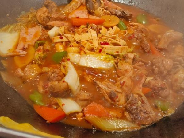 鸡肉火锅怎么做_鸡肉火锅配菜有哪些-第2张图片-山城妙识 鸡肉火锅怎么做_鸡肉火锅配菜有哪些-第2张图片-山城妙识