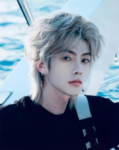 鲶鱼头发型男适合什么脸型_怎么打理不炸毛-第1张图片-山城妙识 鲶鱼头发型男适合什么脸型_怎么打理不炸毛-第1张图片-山城妙识