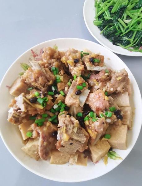 芋头蒸排骨的做法_最正宗的做法-第2张图片-山城妙识