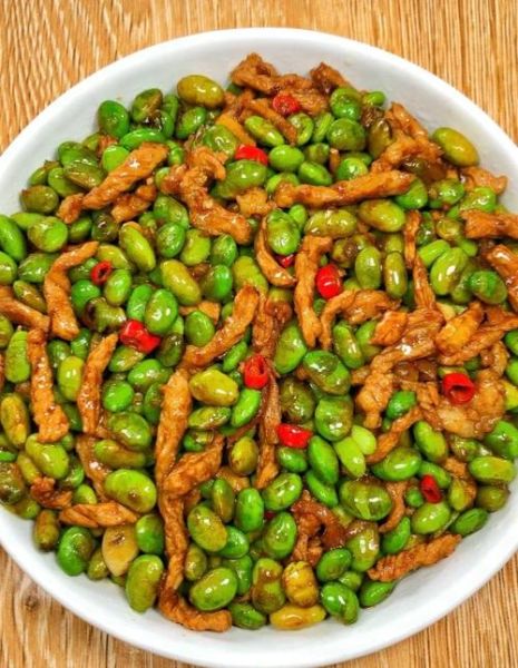 青椒毛豆炒肉丝怎么做_青椒毛豆炒肉丝先炒哪个-第1张图片-山城妙识