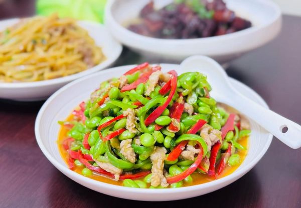 青椒毛豆炒肉丝怎么做_青椒毛豆炒肉丝先炒哪个-第2张图片-山城妙识