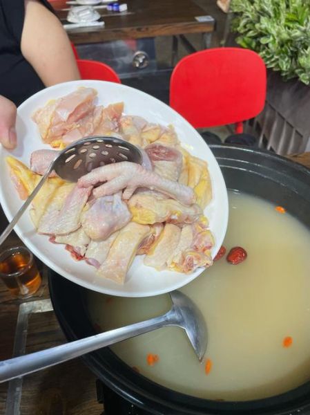 鸡火锅的做法大全窍门_鸡火锅怎么做好吃又嫩-第1张图片-山城妙识