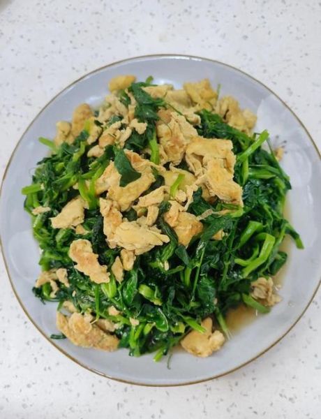 豌豆苗炒鸡蛋怎么做_豌豆苗炒鸡蛋营养价值-第1张图片-山城妙识