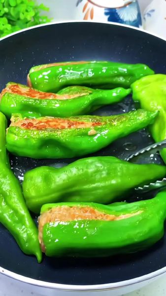 油焖青椒怎么做才好吃_油焖青椒的窍门有哪些-第3张图片-山城妙识 油焖青椒怎么做才好吃_油焖青椒的窍门有哪些-第3张图片-山城妙识