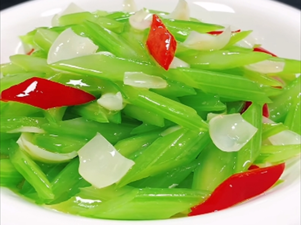鲜百合炒芹菜怎么做_鲜百合炒芹菜要焯水吗-第3张图片-山城妙识