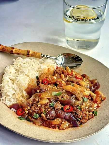 肉末茄子饭怎么做_肉末茄子饭热量高吗-第1张图片-山城妙识