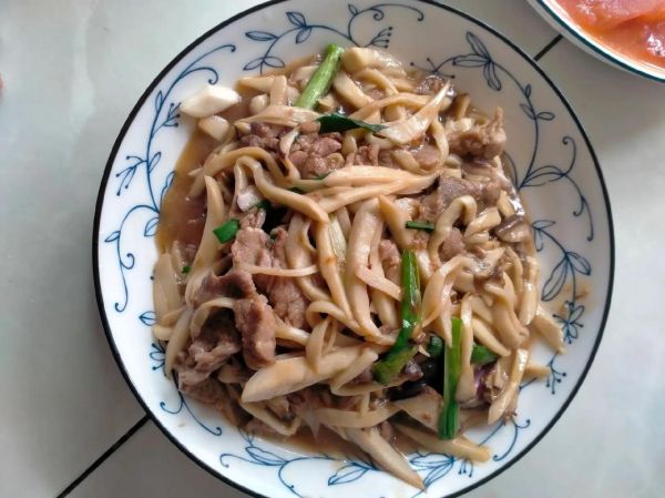 鸡腿菇炒肉片怎么做_鸡腿菇炒肉片家常做法-第2张图片-山城妙识