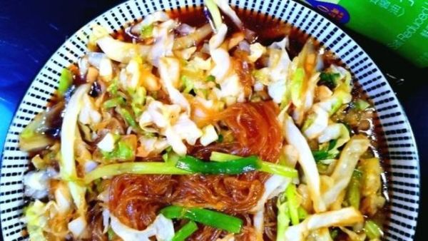 圆白菜炒粉条怎么做_圆白菜炒粉条的家常做法-第2张图片-山城妙识