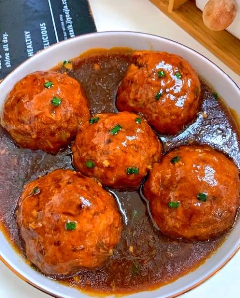 红烧狮子头是什么肉_家常做法用什么肉最好-第1张图片-山城妙识