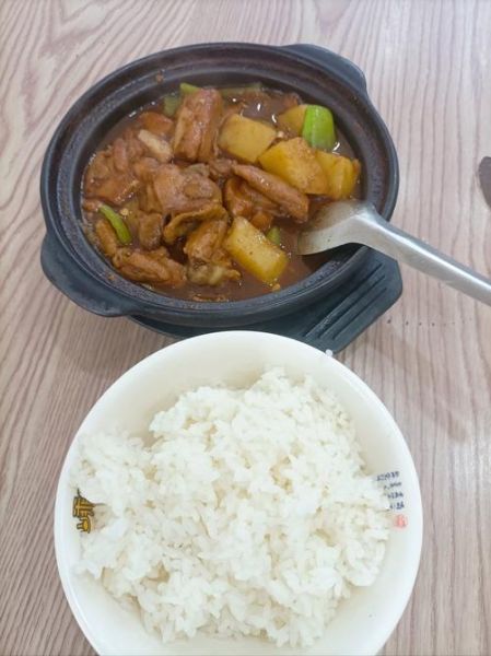 黄焖鸡米饭图片_黄焖鸡米饭怎么做好吃-第1张图片-山城妙识