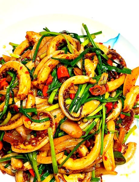 韭菜炒鱿鱼的功效_适合什么人吃-第1张图片-山城妙识