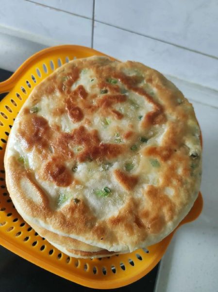 葱花烙饼怎么做又软又好吃_烙饼不硬的秘诀-第2张图片-山城妙识 葱花烙饼怎么做又软又好吃_烙饼不硬的秘诀-第2张图片-山城妙识