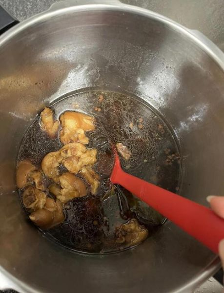 烤猪蹄怎么做_烤猪蹄需要焯水吗-第2张图片-山城妙识