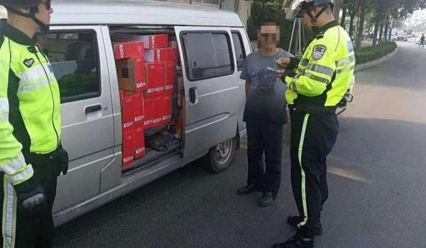 面包车拉货怎么处罚_面包车拉货罚款标准-第1张图片-山城妙识 面包车拉货怎么处罚_面包车拉货罚款标准-第1张图片-山城妙识