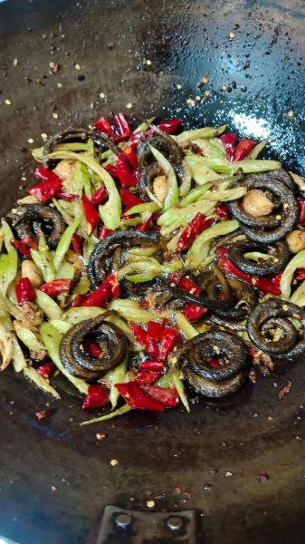 家常鳝鱼怎么做才好吃_正宗做法步骤详解-第3张图片-山城妙识 家常鳝鱼怎么做才好吃_正宗做法步骤详解-第3张图片-山城妙识