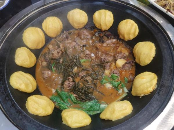铁锅炖鸡贴饼子怎么做_贴饼子用什么面-第1张图片-山城妙识 铁锅炖鸡贴饼子怎么做_贴饼子用什么面-第1张图片-山城妙识