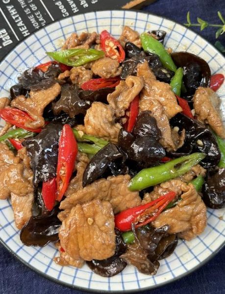 木耳炒肉怎么炒才嫩_木耳炒肉家常做法图解-第1张图片-山城妙识 木耳炒肉怎么炒才嫩_木耳炒肉家常做法图解-第1张图片-山城妙识