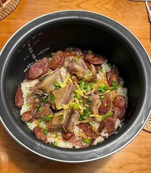 电饭煲腊味饭怎么做_腊味饭水和米的比例是多少-第2张图片-山城妙识 电饭煲腊味饭怎么做_腊味饭水和米的比例是多少-第2张图片-山城妙识