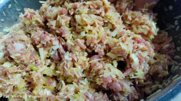 羊肉包子馅怎么调_羊肉包子馅做法大全-第3张图片-山城妙识