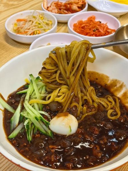 韩国炸酱面用的什么面_和中式面条区别-第2张图片-山城妙识