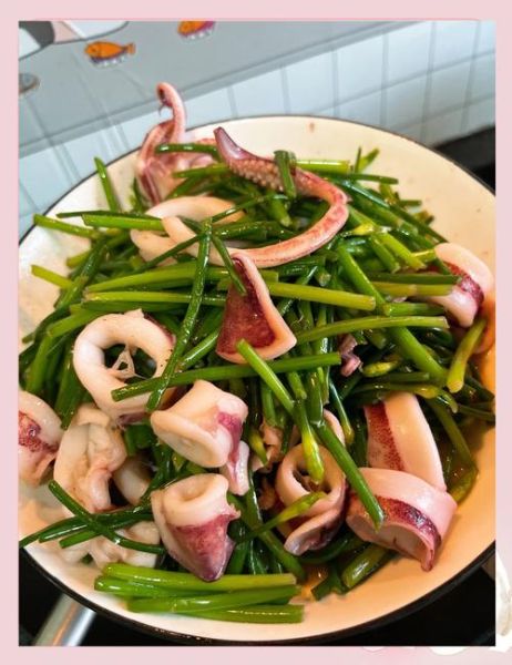 韭菜炒鱿鱼花怎么炒才嫩_韭菜炒鱿鱼花要不要焯水-第1张图片-山城妙识