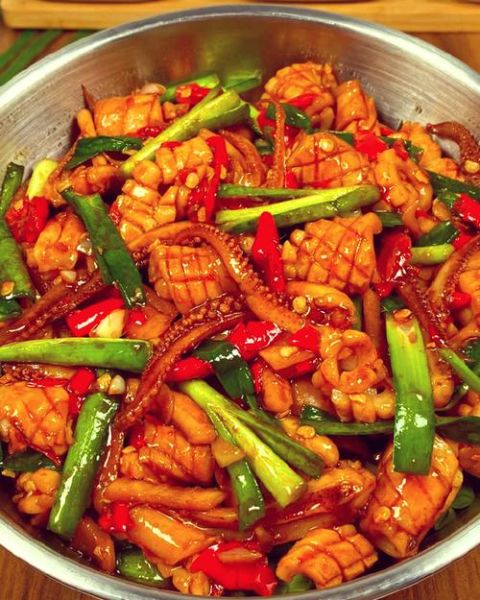 韭菜炒鱿鱼花怎么炒才嫩_韭菜炒鱿鱼花要不要焯水-第3张图片-山城妙识