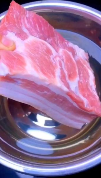 梅菜扣肉怎么做最正宗_梅菜扣肉正宗做法步骤-第2张图片-山城妙识 梅菜扣肉怎么做最正宗_梅菜扣肉正宗做法步骤-第2张图片-山城妙识