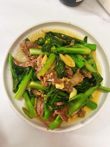 芥兰炒牛肉怎么做才嫩_芥兰炒牛肉用哪个部位-第2张图片-山城妙识