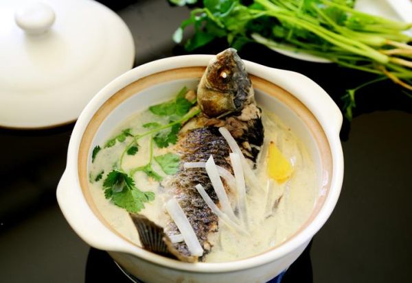 鲫鱼炖汤放什么食材最鲜_鲫鱼汤搭配什么最营养-第3张图片-山城妙识 鲫鱼炖汤放什么食材最鲜_鲫鱼汤搭配什么最营养-第3张图片-山城妙识