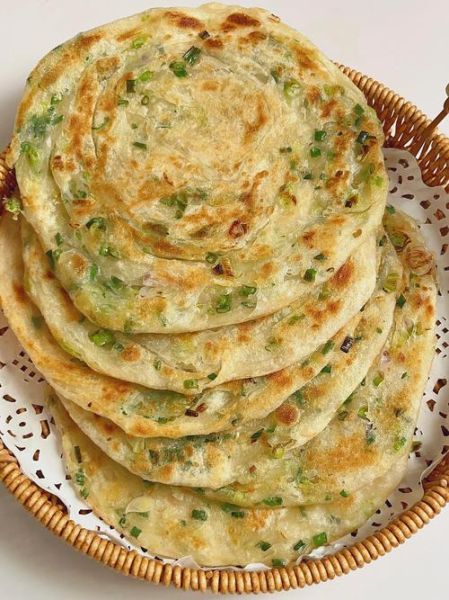 葱油饼怎么做才酥脆_家常葱油饼做法大全-第2张图片-山城妙识