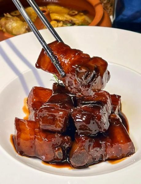 上海本帮红烧肉最正宗做法_为什么用冰糖而不是白糖-第1张图片-山城妙识