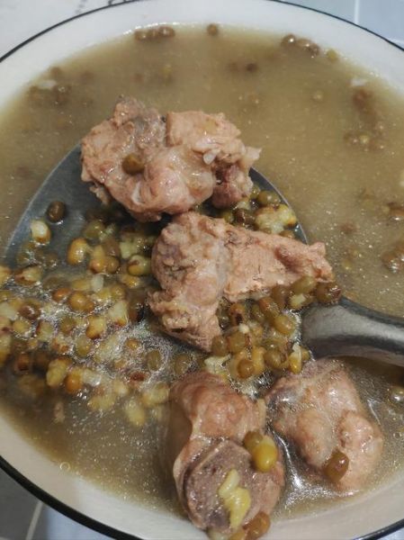 绿豆骨头汤怎么煲_绿豆骨头汤的做法大全-第1张图片-山城妙识 绿豆骨头汤怎么煲_绿豆骨头汤的做法大全-第1张图片-山城妙识