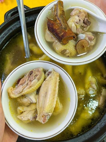 五指毛桃鸡骨草煲汤配什么_五指毛桃鸡骨草煲汤最佳搭配-第2张图片-山城妙识 五指毛桃鸡骨草煲汤配什么_五指毛桃鸡骨草煲汤最佳搭配-第2张图片-山城妙识