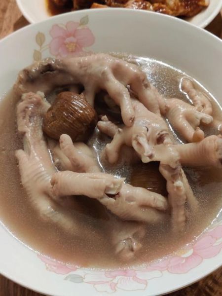 鸡爪汤的功效与作用_鸡爪汤怎么炖最营养-第3张图片-山城妙识 鸡爪汤的功效与作用_鸡爪汤怎么炖最营养-第3张图片-山城妙识