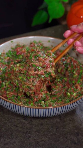 韭菜肉馅饺子怎么调馅不出水_韭菜饺子馅出水怎么办-第3张图片-山城妙识 韭菜肉馅饺子怎么调馅不出水_韭菜饺子馅出水怎么办-第3张图片-山城妙识