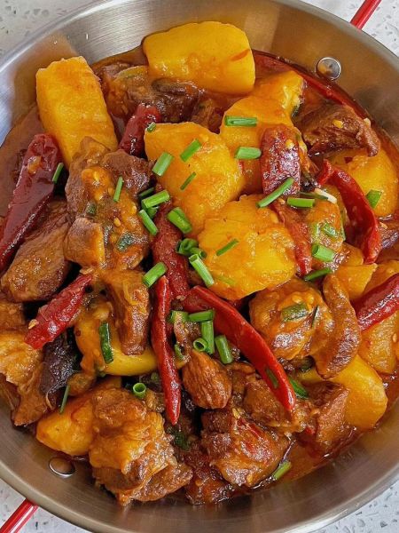 土豆炖牛腩怎么做好吃又简单_土豆炖牛腩最快做法-第1张图片-山城妙识 土豆炖牛腩怎么做好吃又简单_土豆炖牛腩最快做法-第1张图片-山城妙识