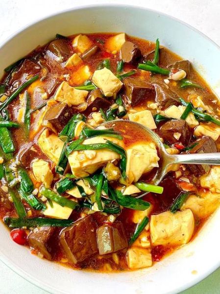 鸭血豆腐怎么做_鸭血豆腐需要焯水吗-第1张图片-山城妙识