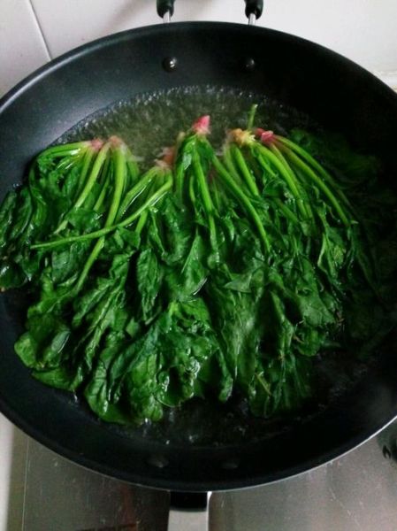 菠菜要焯水吗_焯水几分钟才安全-第1张图片-山城妙识 菠菜要焯水吗_焯水几分钟才安全-第1张图片-山城妙识