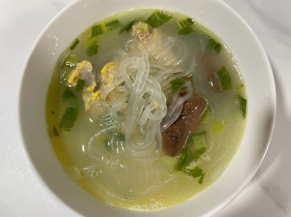 鸡肉粉丝汤怎么做好吃_家常鸡肉粉丝汤做法-第1张图片-山城妙识