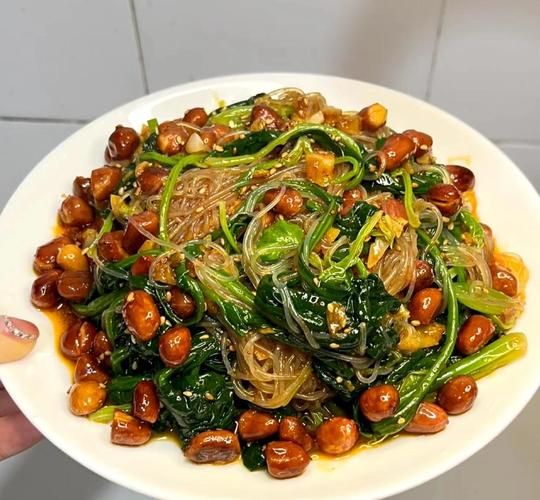菠菜拌花生米怎么做_菠菜拌花生米要不要焯水-第1张图片-山城妙识